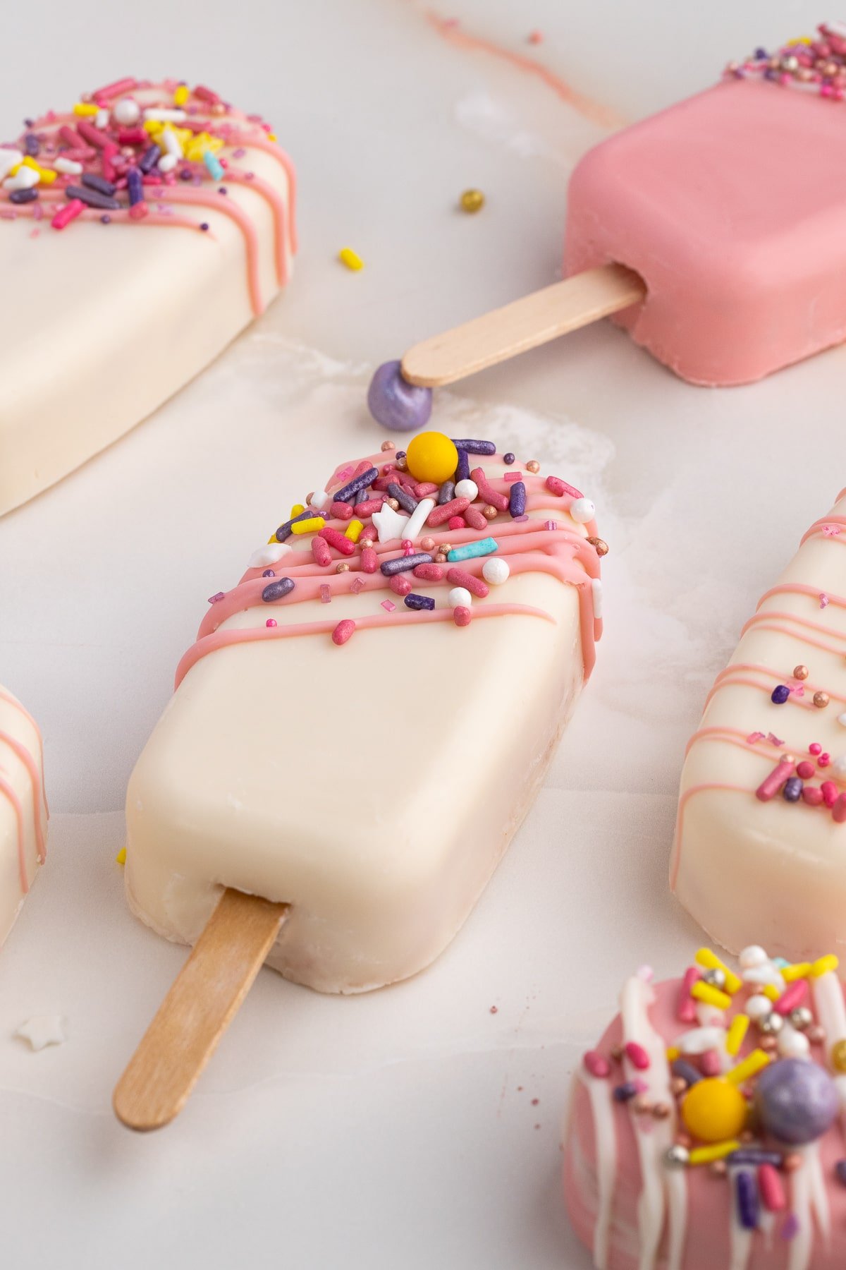 How To Make Cakesicles (Cake Popsicle Recipe) - Partylicious