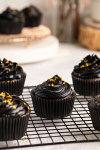 15 Minute Black Frosting (with and without food dye) - Partylicious