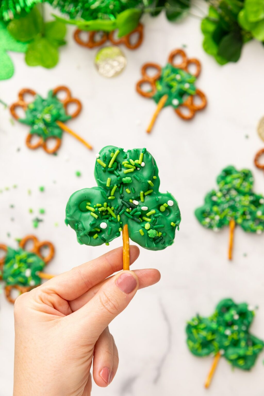Shamrock Pretzels (St. Patrick's Day Chocolate Covered Pretzels ...